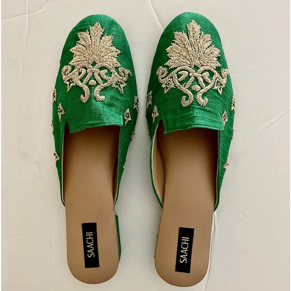 SAACHI | Shoes | Saachi Raw Silk Slip On Flats Slides Gorgeous Emerald ...